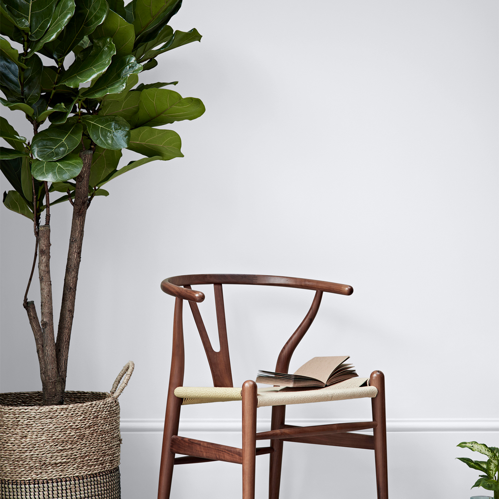 Crown Paints easyclean® Matt Emulsion – Whites | Decor 8 Stornoway